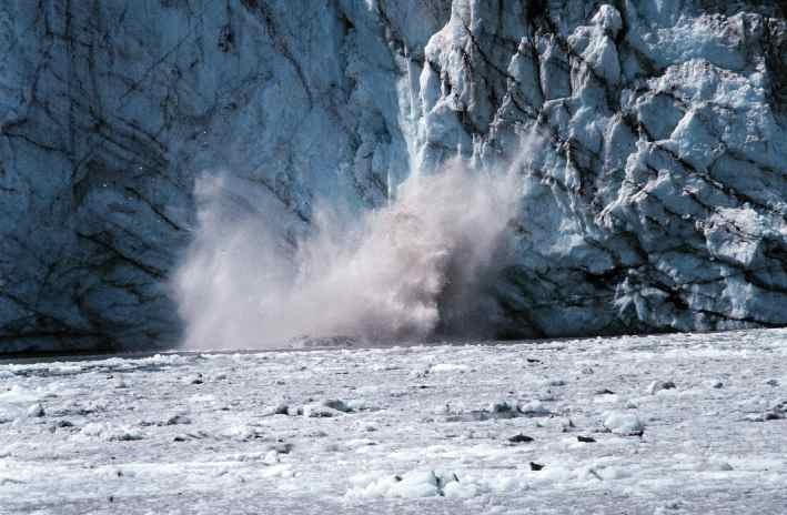 Ice Breaking off a Glacier - Image - Learn360