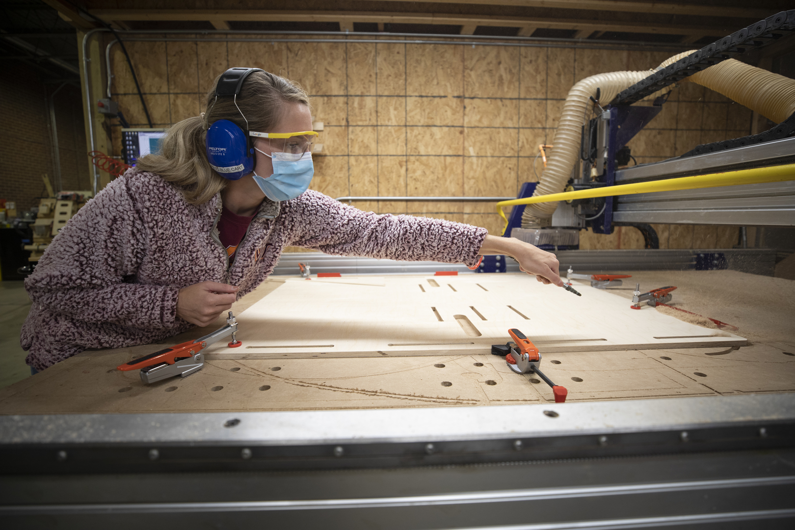 Building Desks for Alexandria Students in Need | Virginia Tech News ...
