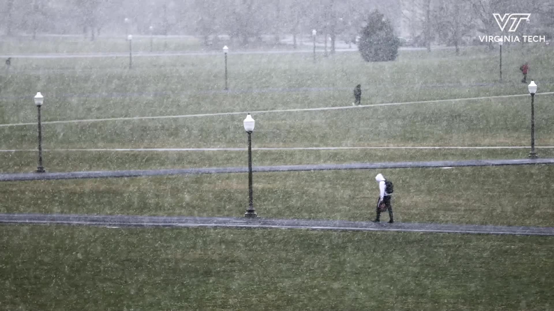 Snow shower graces Blacksburg campus | Virginia Tech News | Virginia Tech
