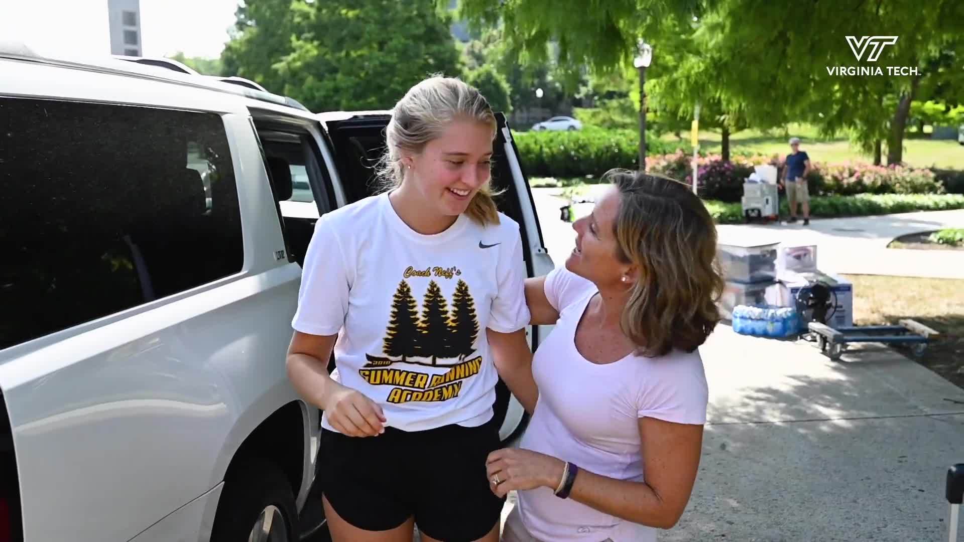 Students move into residence halls with the assistance of Hokie Helpers ...