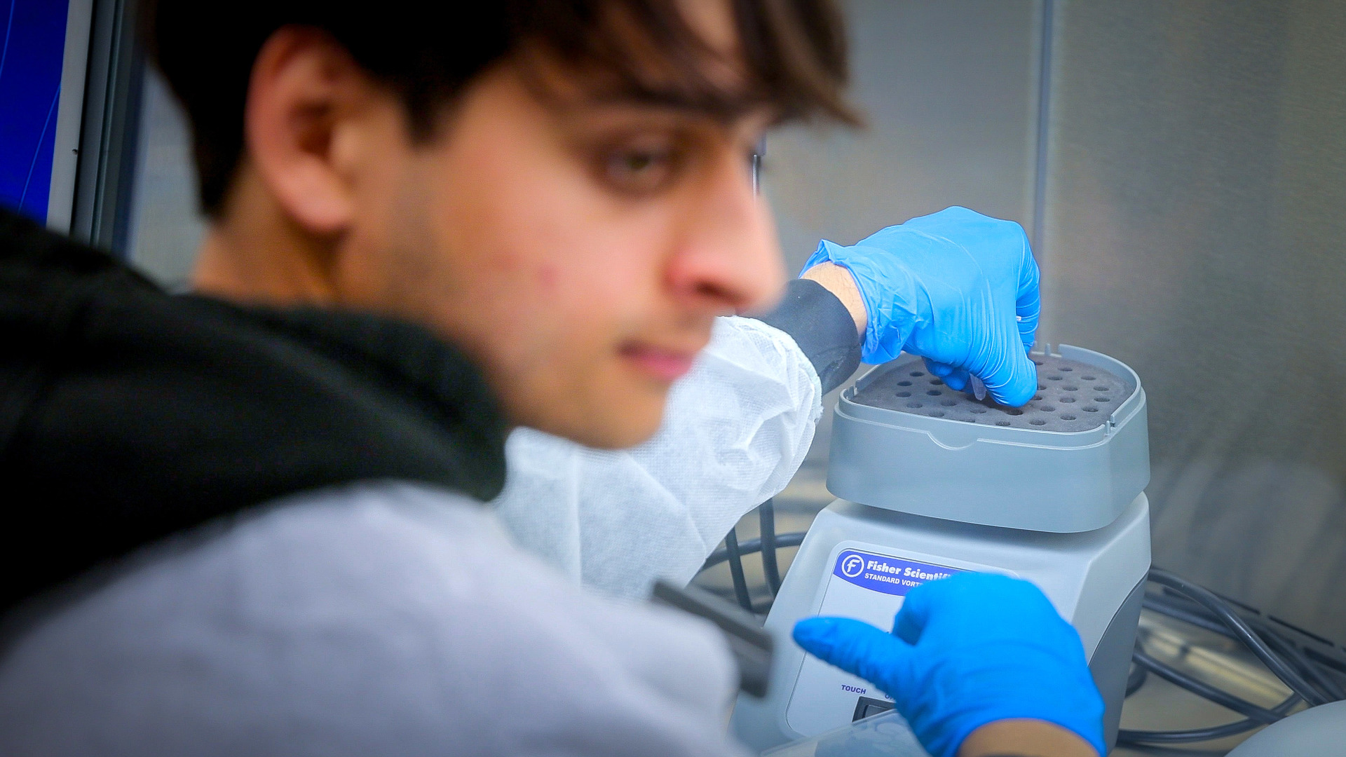 Undergraduate lab integrates COVID vaccine development | Virginia Tech ...